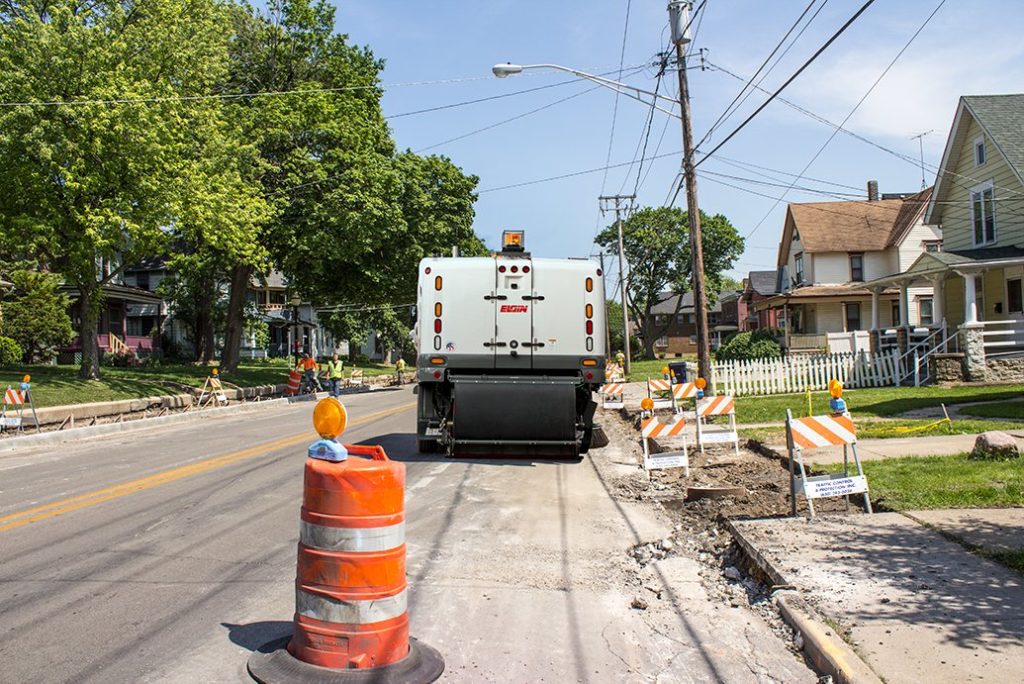 Elgin Sweeper Company Road Wizard® Mechanical Broom - Equipment Market Pros